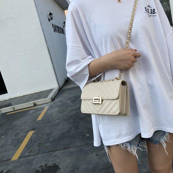 【商品コード】：fmfp490440【素材】：PU皮【カラー】：ブラック、ベージュ【生産国】：中国【サイズ】：（約）*横：20cm*縦：13cm*マチ：7cm*ショルダー：120cm*重さ：0.54kg【商品説明】：バッグ レディース 40...