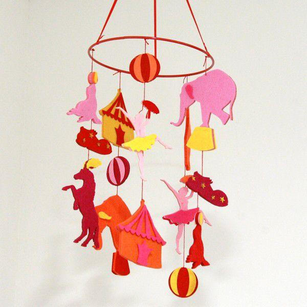 サイズ：高さ：約550mm 直径：180mm 素　材：フェルト／スチール他納　期：1〜2営業日