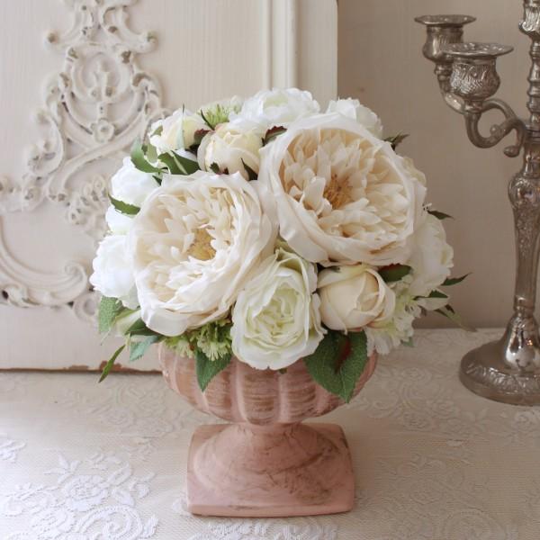 [商品説明]クオリティーの高いアーティフィシャルフラワー（造花）のアレンジメント店長が心を込めて１点ごとにアレンジをお作りしていますご自宅のインテリアやギフトにもお勧めですこちらは大輪のイングリッシュローズをメインにオフホワイトのローズをた...