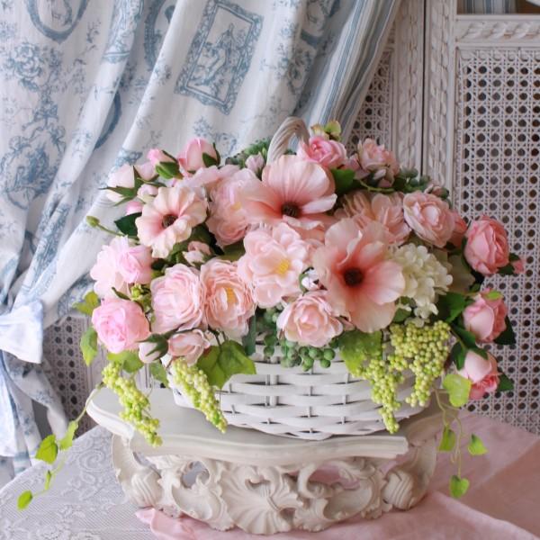 [商品説明]クオリティーの高いアーティフィシャルフラワー（造花）のアレンジメント店長が心を込めて１点ごとにアレンジをお作りしていますご自宅のインテリアやギフトにもお勧めですこちらはリアルなラナンキュラスラックスとナチュラルなガーデンローズで...