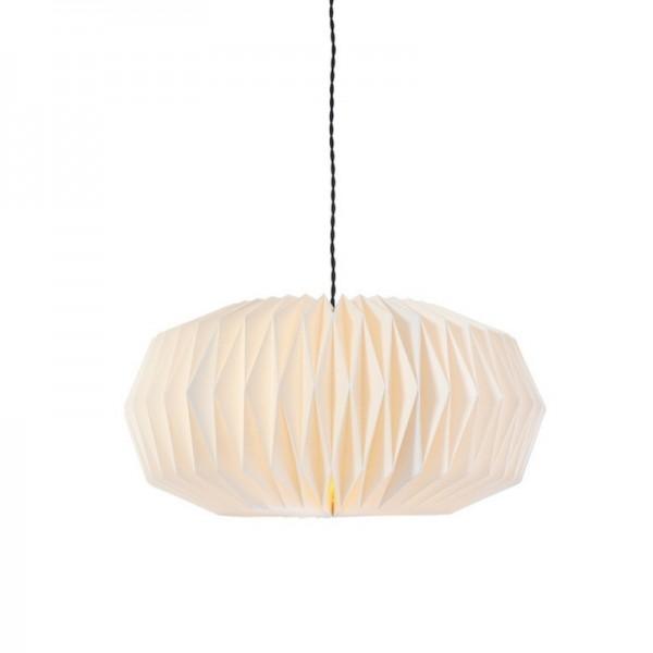 [商品説明]【メーカー在庫品の為ご注文時に完売の際は次回入荷時期のご案内となります。お急ぎの際はお問い合わせください】折り目の連続が美しいシェードランプ紙から漏れる柔らかく暖かい光が空間を包みます上部の空間をオブジェとしても楽しめるデザイン...