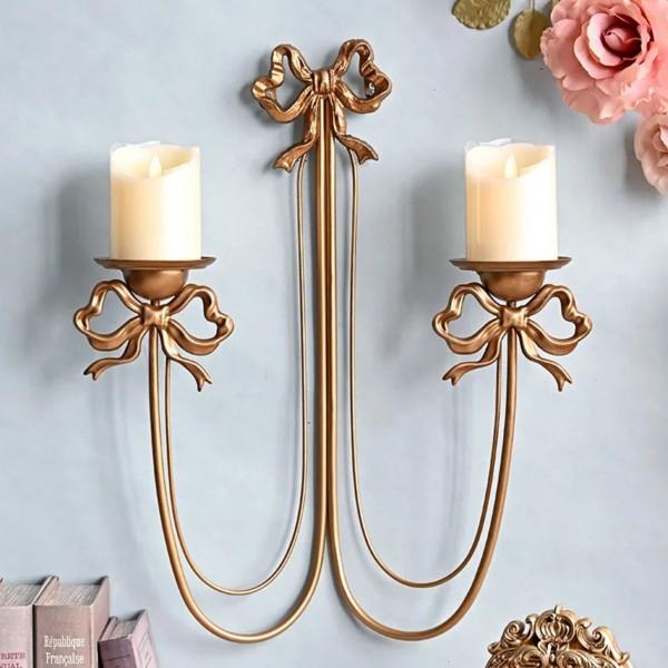 [商品説明]アンティーク調のリボンの壁掛けキャンドルホルダー落ち着きのあるゴールドカラーで高級感が漂います大きなリボンと曲線がエレガントでラグジュアリな印象のウォールデコレーションアイテムですクラシカルなインテリアに華やかさを加えてくれます...