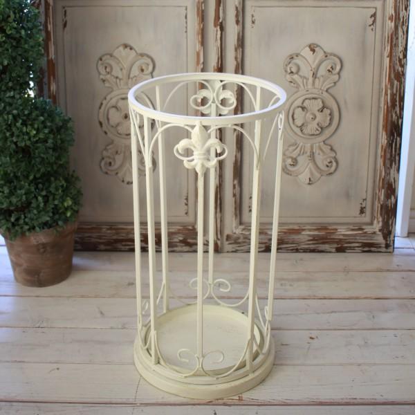 [商品説明]ラウンド型のアイアン製の傘立てアンティークペイント仕上げにユリの紋章がポイントですオフホワイトカラーにヨーロピアンなデザインの傘立てはお玄関を明るく華やかにします受け皿は取り外し可能で玄関内に置いても傘が乾きやすいデザインです置...