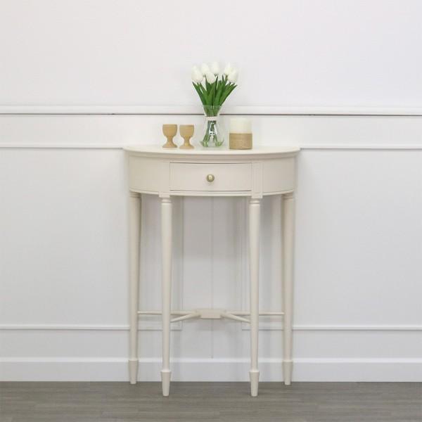 [商品説明]日本の老舗メーカーの伝統的なヨーロピアン家具フルールシリーズホワイトはミルキーで優しいクリームホワイトで品の良い正統派スタイルです木肌がうっすらと見えるホワイトウォッシュ塗装はフレンチエレガントでお部屋にも合わせやすく飽きがこな...