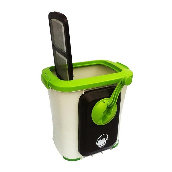 【送料無料※沖縄除く】「自然にカエルS」は電気を一切使用しない、家庭用の生ごみ処理システムです。専用のチップ材「エコパワーチップ」のはたらきで生ごみを有機分解し、温度管理や消臭のために、電気を使う必要がありません。電気を使わない製品だからこ...