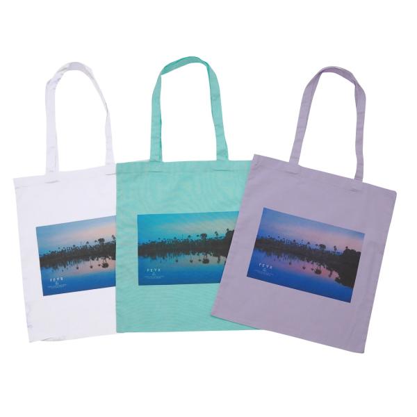 □商品説明レコードジャケットがまるっと入るサイズ感。お出かけの際の肩掛けもイージーなちょうどよい持ち手の長さが特徴です。素材綿100%サイズ(cm)W.36cm×H.43cm□発送はメール便の場合、概ね2-4日でポスト投函となります。※一部...