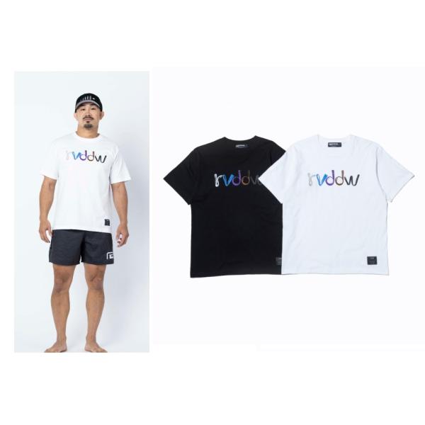 モデル：オレリアン/177cm（着用サイズ：L）モデル：芦田崇宏/173cm（着用サイズ：L）一見柔術の帯カラーのベーシックロゴTEE かと思いきや、アルファベット自体が帯で表現されているという、rvddw らしさ満点のコットンTEE。（6...