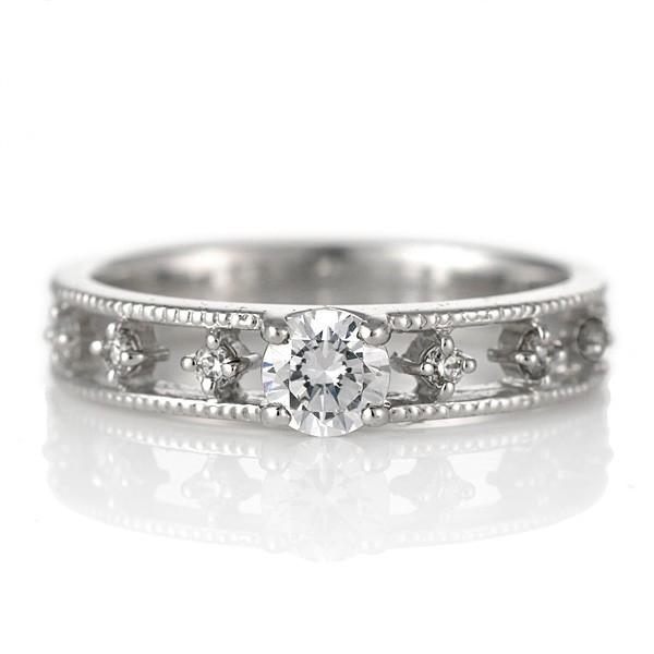 最高級のダイヤモンドがひときわ輝きを放つ、プレシャスなリング。婚約指輪として、ボックスを開いた時、やっぱり気になるのはデザイン。派手すぎない、上品な印象を与える優美な光のラインが大人気。シンプルさも兼ね備え、カジュアル、フォーマルでも合わせ...