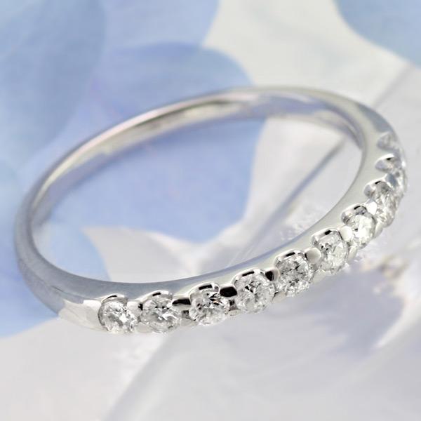 結婚指輪 マリッジリング ペアリング プラチナのラインがしなやかに そしてシンプルに、ダイヤモンドの輝きが流れるハーフ エタニティ リング可憐に上品に流れるプラチナのラインにきらめき流れる0.3カラットの10粒のダイヤモンド。欲しかったハー...