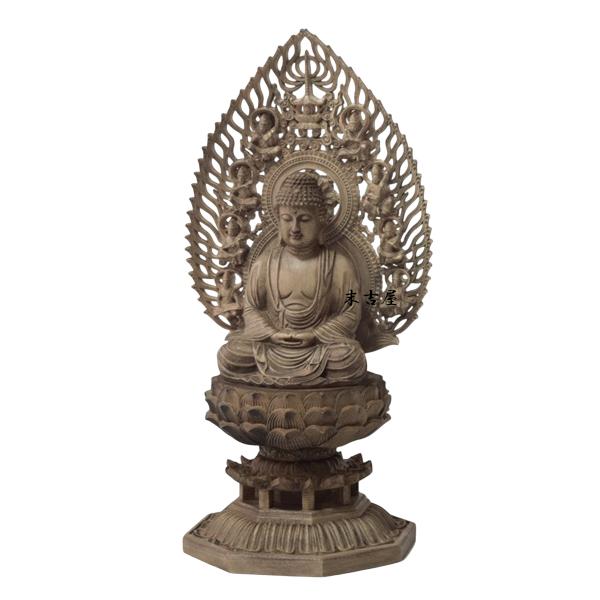 阿弥陀如来様は仏教の仏の一つで、特に浄土宗や浄土真宗で重要な存在です。 阿弥陀如来様は「無量寿仏」とも呼ばれ、無限の命と光を持つとされています。 浄土である「西方極楽浄土」に生まれ変わることができると信じられ、念仏（「南無阿弥陀仏」と唱える...