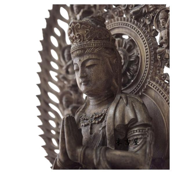 文殊菩薩と普賢菩薩は釈迦如来菩薩様の脇侍としてそれそれ左右にいる場合が多いです。 普賢菩薩は「行の菩薩」と言われております。 それぞれの役割が伝えてくれることは お釈迦様のような完璧な存在になるためには修行と智慧の両方が必要と教えてくれるこ...