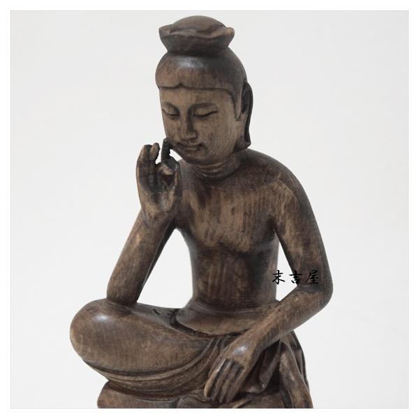 弥勒菩薩は釈迦が亡くなってから５６億年７千万年後に仏となりこの世で救われなかった人々を慈悲の心で救い出すといわれています。56億年後は地球はもちろん、太陽系の寿命とほぼ一致しており、何らかの説得力があります。よくあるこちらの仏像のようなポー...