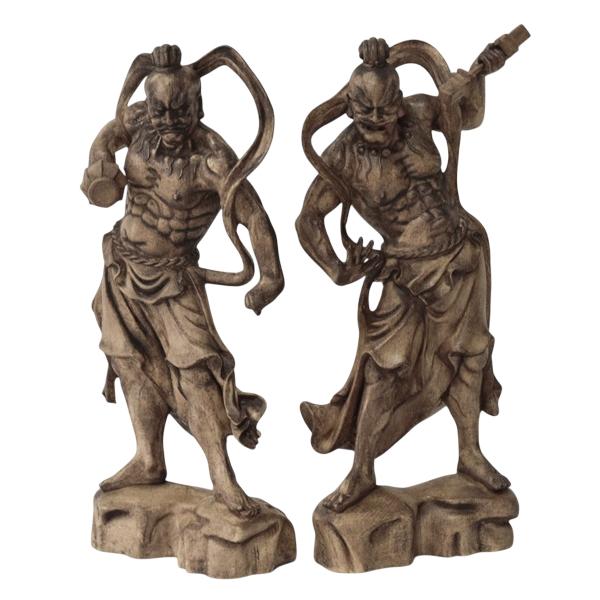 高さ約29cmと大き目の仁王像です。約20cmと比べて迫力が大分違うので迫力が欲しい方はこちらがおすすめです。寺などの守護者などの役割で入り口近くに配置される金剛力士像 悪を断ち切る使命や「仁王立ち」で守護することから仏像好きにも愛されてい...