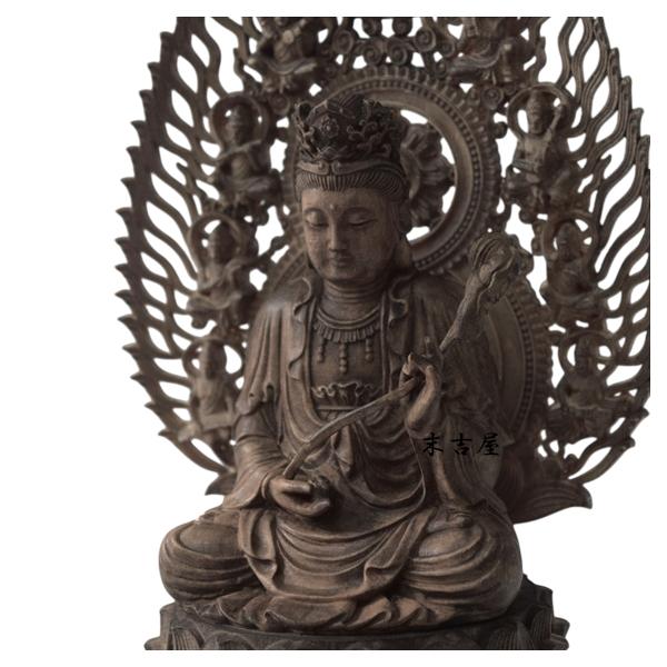 ◆商品説明勢至菩薩は迷いと戦いの世界の苦しみから知恵を持って救い、その亡者を仏道に引き入れ、正しい行いをさせる菩薩とされる。 智慧明瞭、家内安全、除災招福のご利益があるとされています。総サイズ:高さ:約28.5cm 下辺の横:約12.3cm...