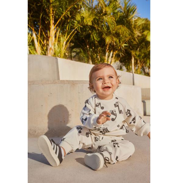 優しい色合いのゆったりシルエットパンツ。素材オーガニックコットン　100%※ヨーロッパの子供服のサイズは6cm刻みのcm表記です。参考サイズ(表記サイズ→日本サイズ）62→60cm　68→70cm 74→75cm 80→80cm 86→85...