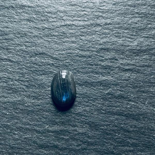 Labradorit / ラブラドライト・曹灰長石size : 13.8mm × 9.4mm × 5.4mm  1.18g太陽 / 月を象徴する石として知られています。神秘的な波動が強く自己の深く眠っている潜在能力を引き出せるとも言われてい...