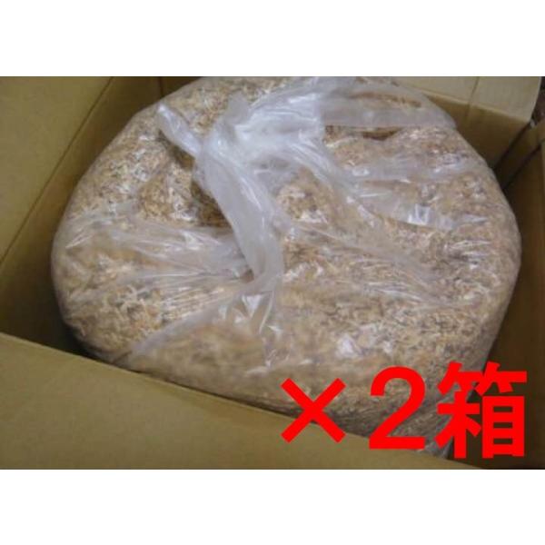 木質チップ おがくず（まな板削り時の削り屑・容積約30L・重量2kg（ダンボール入れて）こちらは２箱の出品です。２箱を一体化して１個口で発送。１箱や３箱欲しい方は別に出品しておりますのでそちらをご購入下さい。檜、サワラ、銀杏、ひば、朴などの...