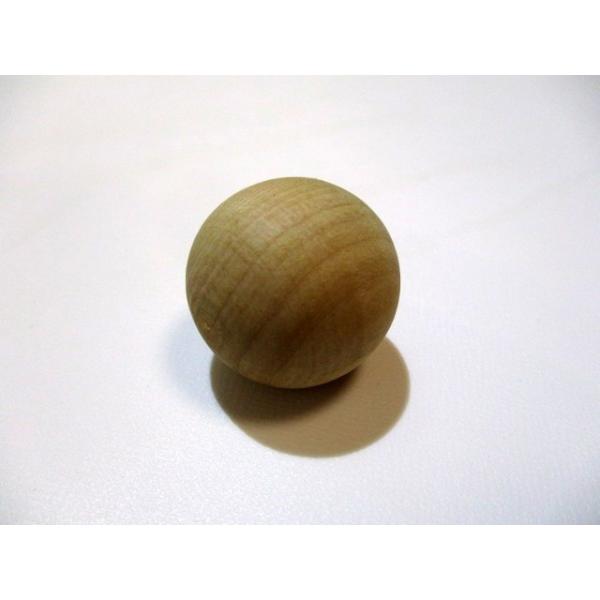 単品サイズ：直径約２８〜２９ｍｍ程度　単品重量：約５ｇ椎の木材を使用した球体の木片です。造形模型、積み木などにどうぞ。何個でも送料無料です！