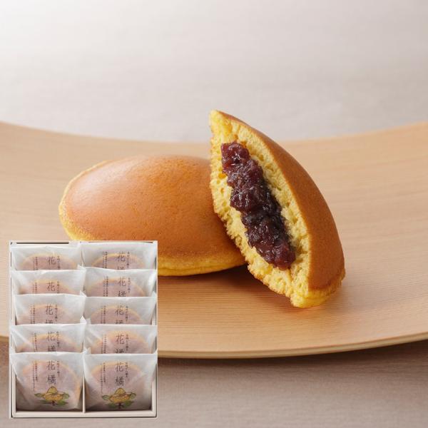 橘湾を望む風光明媚な小高い丘で、ひとつひとつ丁寧にカステラ職人が焼き上げる杉谷本舗自慢のどら焼き。北海道産の良質な小豆で作られたまろやかな餡と、口当たりの良いふんわりとした生地が特徴。「長崎文化の新しい花を咲かせたい」その思いで作られました...