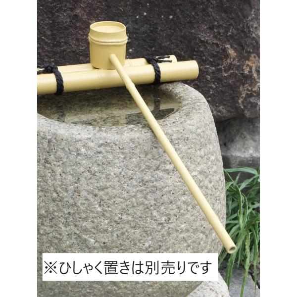 劣化しにくい人工竹のひしゃくです。水鉢の大きさに合わせてお選びいただけます。（小）【サイズ】直径50mm（外径50〜53mm　内径39〜45mm 水60cc分程度)柄の長さ380mm 　（中）【サイズ】直径63mm（外径65〜68mm　内径...