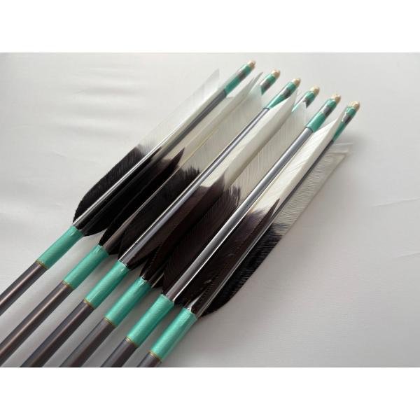 ジュラルミン矢「EASTON社」、６本セットです。ターキー矢です。・シャフトの太さ：１９１３・シャフトのカラー：グレー・矢羽根の種類：ターキー・矢羽根の模様：元黒・矧ぎ糸のカラー：エメラルド色・筈の色：白色ご希望の矢尺を記入のうえ注文してく...