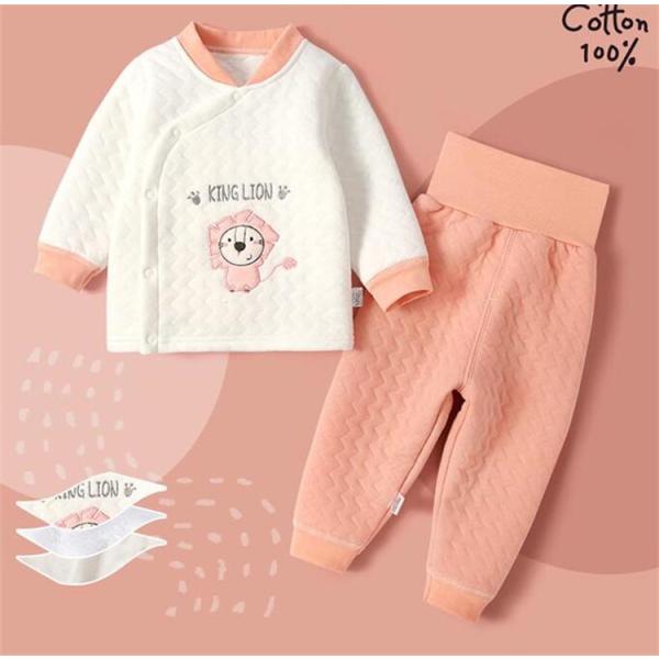 お家での快適なリラックスタイムを過ごすのに最適なベビー用パジャマが登場。柔らかく肌触りの良いコットン素材を採用し、着心地にこだわったセットアップルームウェア。中綿入りの接結キルト素材を使用しました。ぽかぽかあったかく包まれて、赤ちゃんもぐっ...