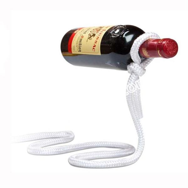 絶妙なバランスで固定されたデザイン鎖型のオシャレなスタンドまるでワインボトルが宙に浮かんでいるかのような、とてもユニークなワインボトルホルダーです【サイズ】長さ36cm,幅14cm,高さ17cm【素材】ナイロン(芯は金属)※箱はありません。...