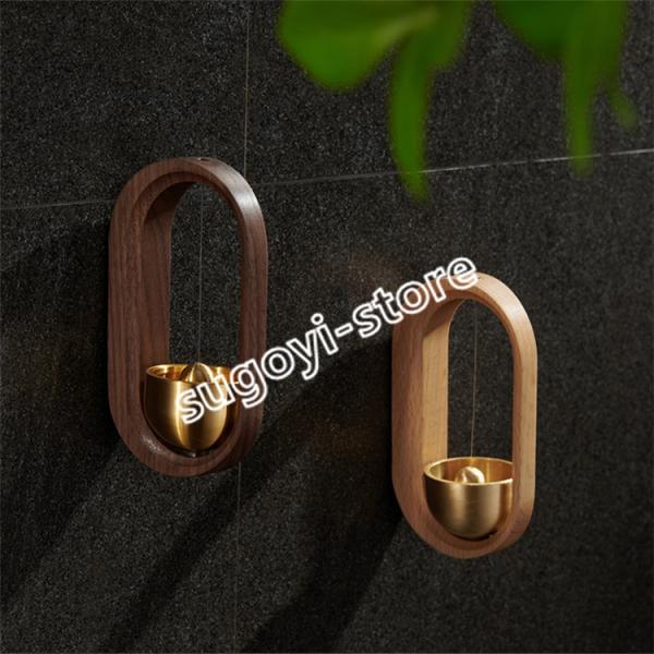 マグネットタイプのドアベルです。ワンタッチで取り付け簡単です。また縦長のデザインですので、糸が長く揺れやすい設計となっています。風鈴のような優しい音色を奏でてくれます。家に帰るたび「おかえり」と迎えてくれる、そんな空間を演出してくれます。コ...