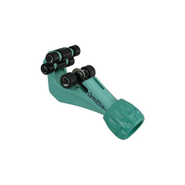 ■品番TC105NF　8〜32mm（8A〜25A）用■機能・仕様本体内の長形ローラー及びカッターホイル部両サイドのローラーにより、フレキ管を最後までスッキリ切断できます。【商品の発送形態について】商品の大きさとお客様のお支払い方法によっては...