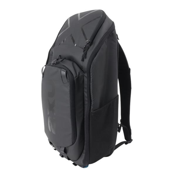 【実寸サイズ】●サイズ(約):【幅】 15cm 【奥行】33cm 【高さ】52.5cm●容量:35L●日々の練習や移動での過酷な使用に耐える超耐久性を備えた「トランジション バックパック」は、収納力と機能性に優れた仕様。●超耐久シェル●調節...