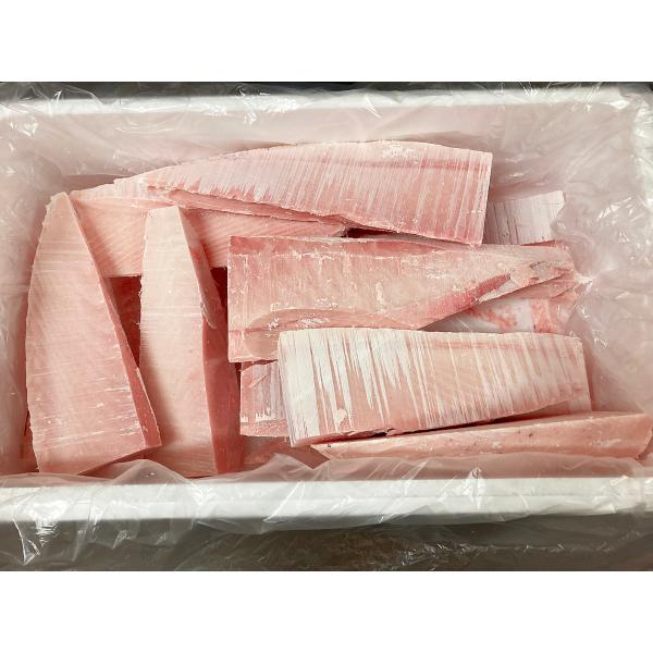 びんちょうまぐろ（スキンレス）プレートカット５ｋｇ業務用人気商品「びんちょうまぐろ１０ｋｇブロック」のプレートカット品です。５ｋｇ版にしプレートカットにしたことにより扱いやすい商品となりました。お刺身、お寿司でどうぞ内容量  ５ｋｇ（約１５...