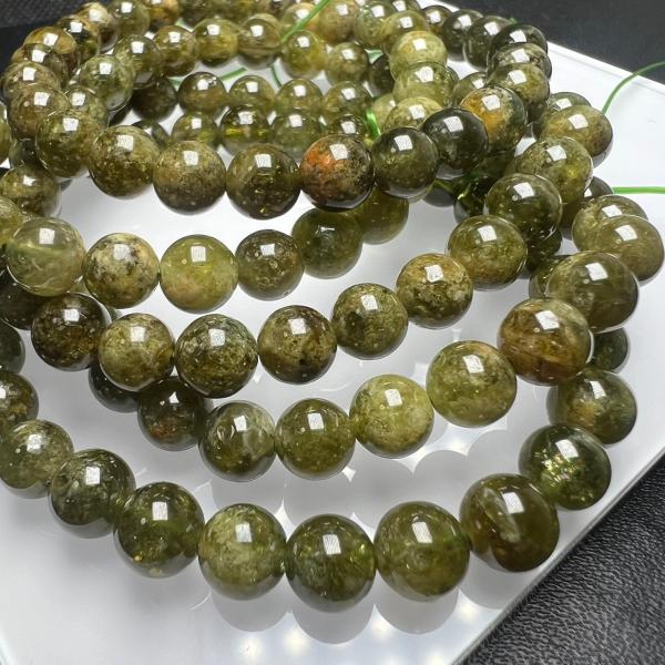 お買い得腕回りサイズ：16cm　ブレスレット2本お届け（ランダム発送）(伸縮性のあるオペロンゴム使用)連売り: 1連分 　ブレスレット2本お届けグリーンの色合いを持つガーネットは、ガーネットグループの中で最も希少性が高いです。天然石のため傷...