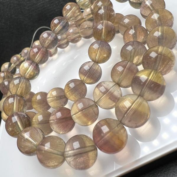 1連分　ブレスレット2本お届けフローライトは、大人になるにつれて固定化されてきた思考パターンや感情から自分自身を解放。子供の頃の自由で無邪気な発想や思考力を高めてくれます。脳を活性化させ、明晰性や記憶力を高める石、受験勉強の時などに持ってい...