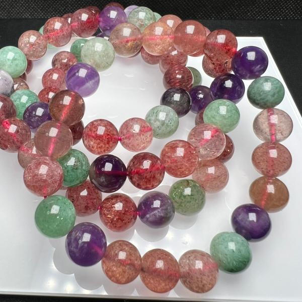 1連分　ブレスレット2本お届けストロベリークォーツは女性の魅力を高める効果があり、持ち主のエネルギーに情熱と華やかさをもたらしてくれます。 眺めていると内面から慈愛の心が湧き上がり、人に対してだけでなく身の回りのすべての物事に対して愛の気持...