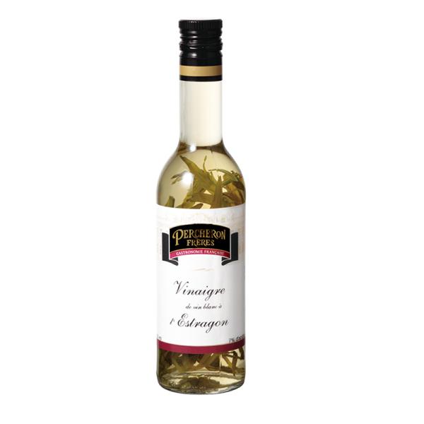 白ワインビネガーに、フレッシュなエストラゴンの枝をそのまま入れて香りづけしています