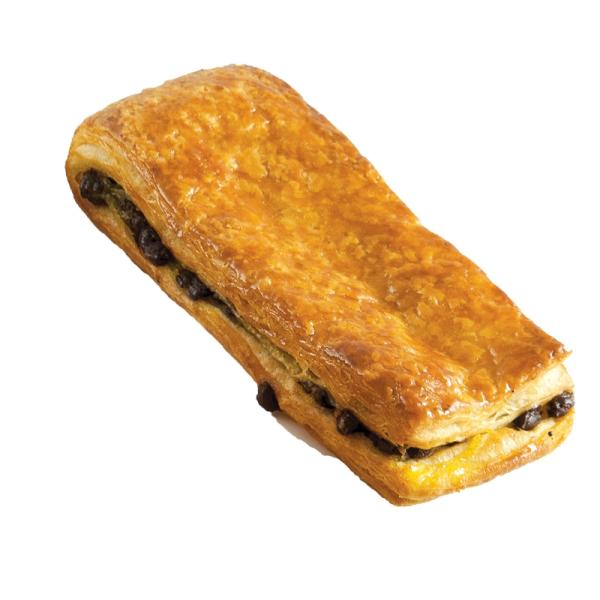 カスタードクリームを敷きつめチョコレートチップを散らしてサンドした、しっとりリッチなスイス風チョコレートデニッシュ。ケース入数：70、賞味期限：9ヶ月、室温解凍：約20分、焼成温度と時間（コンベクション）：165-175℃／16-18分、天...