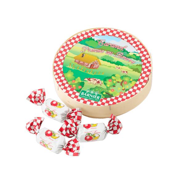 クとさっぱりとした塩気、ほんのり香るりんごの上品かつ素朴な味わいの塩バターキャラメル。カマンベールチーズの容器などにも使用されている木製の箱に詰めました。＜内容＞りんごキャラメル約80ｇ（11粒）×2個＜原産国＞フランス＜原材料＞牛乳、グル...