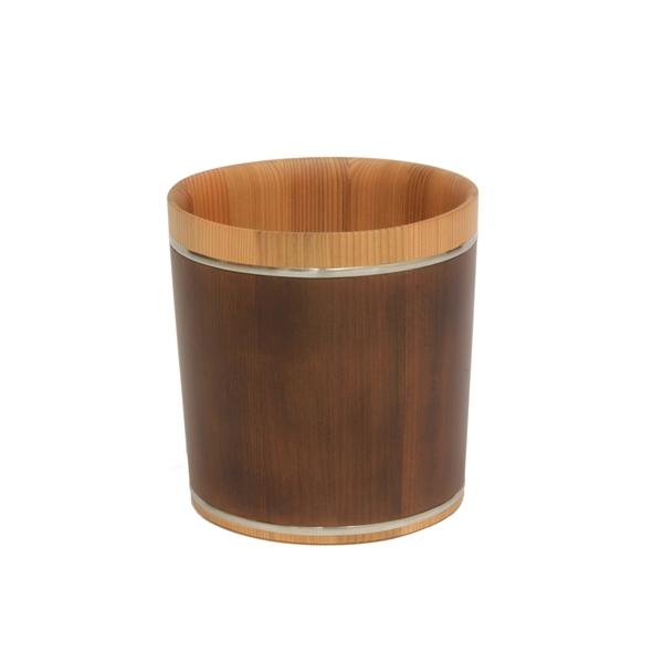 木目がまっすぐで美しい徳島県産杉を使用