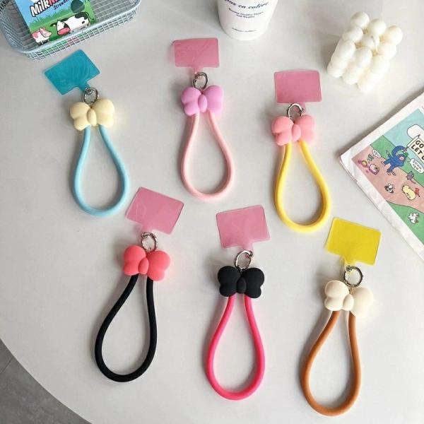 【特徴】おしゃれでかわいい、キュートなハンドストラップです。スマホやデジカメ、プレーヤー、社員証、自動車の鍵、通行証などの ストラップホールを備えた品物にオススメストラップを付けると、落下防止やカバンの中からスマホを探しやすく便利です。ポー...