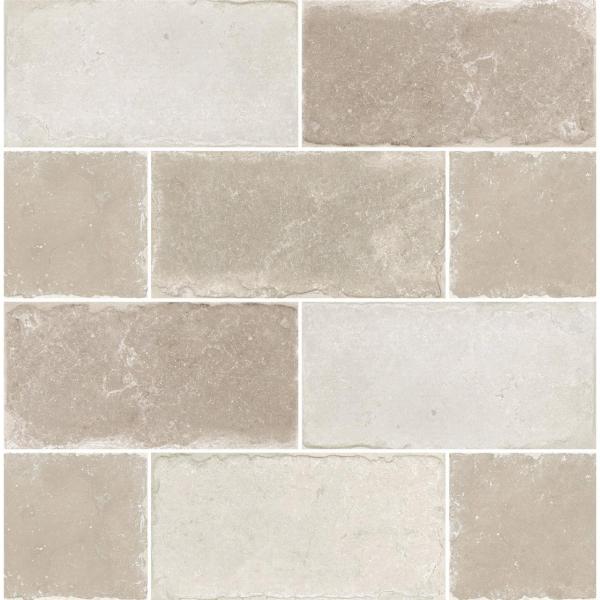 南イタリアのサレント半島オストゥーニは、欧州有数のリゾート地。その白い街並みの石畳に着想を得た明るく上品なエイジングタイルです。タイル四辺の縁は、擦れて欠けた様子を表現したヴィンテージ・エッジに仕上げています。 ◆品番： CDS-O1750...