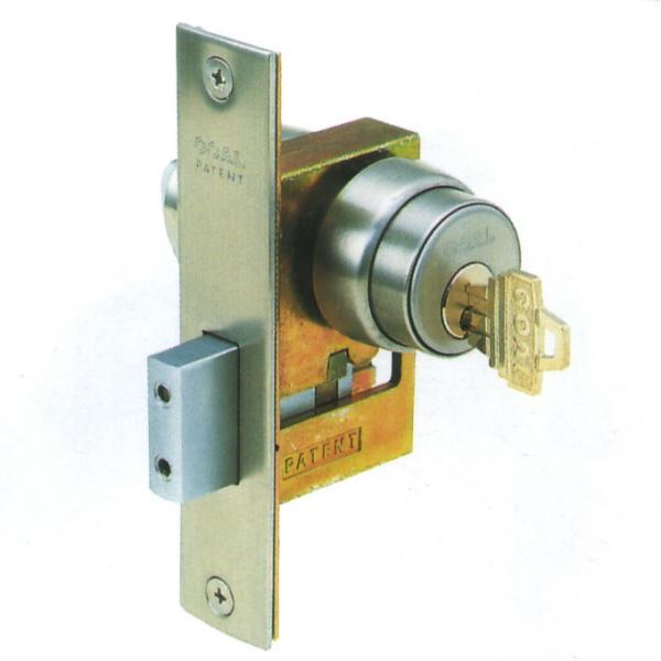 YKK 店舗 GOAL 本締錠【GA-28】主に「YKK」の店舗ドアで使用されている本締錠です。お取り付けの際には既存のネジを再度ご使用いただくか、ホームセンターなどで新しいネジをご用意していただく必要のある場合がございます。【商品詳細】◆...