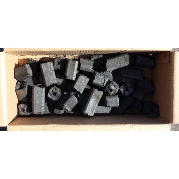 １箱5kg入りです。長さ10cm以下のものから10ｃｍ以上などばらつきある商品です。少人数でのバーベキューや火鉢や七輪（しちりん）などに人気商品です。※画像は参考として撮影してます。（画像と同じものはありません）