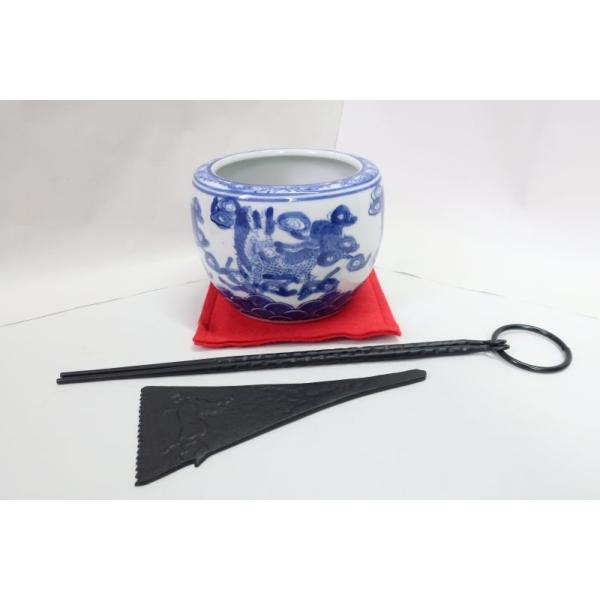 手火鉢セット　麒麟(きりん)火鉢H10x14cm、南部鉄火箸、灰ならし、毛氈付きの4点セット