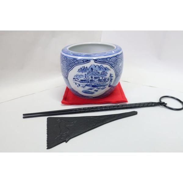 手火鉢セット　山水火鉢 H10cm×W14cm、南部鉄火箸、灰ならしの3点セット、毛氈付き。お部屋や置物として等にどうぞ！
