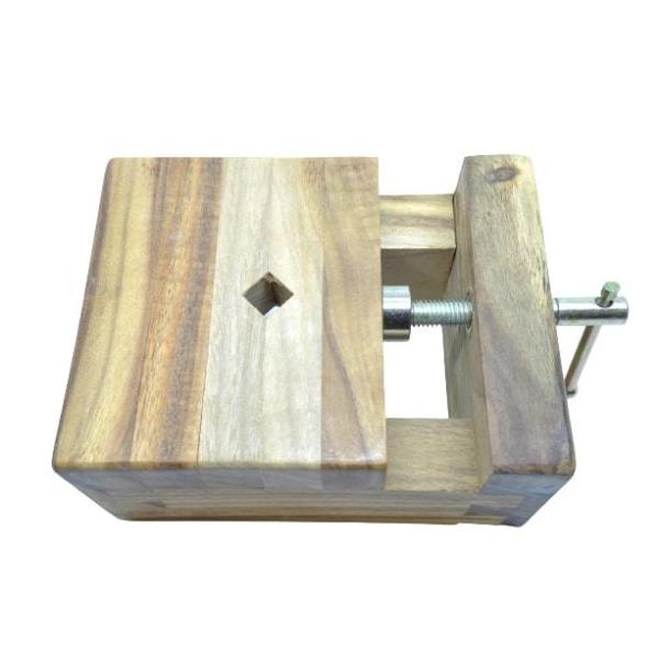 約サイズ：約12.5ｃｍ×9.5cｍ×6cｍ数量：1個状態：新品最大挟み込み印材：5.5ｃｍ角印篆刻用印床になります。サイズは大型に属しますので、中型サイズの印材まで使用することができます。