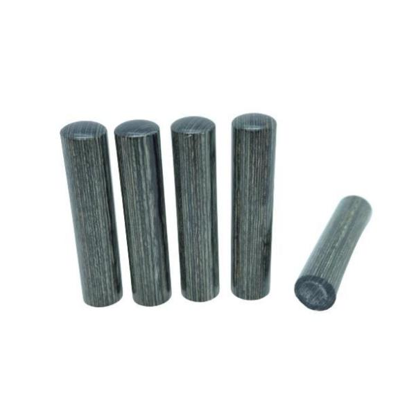 約サイズ：直径13.5ｍｍ　高6ｃｍ数量：1個   状態：新品（同等品の発送） 印鑑用素材の黒彩華材になります、耐久性の高さと層になった見た目から人気印鑑材となりました。篆刻、印鑑、絵文字、などご利用いただけます。※こちらの印材をベースに印...