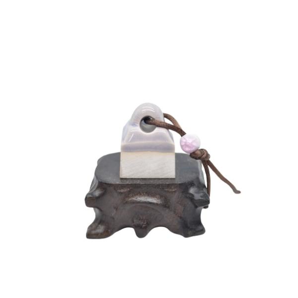 約サイズ：2.5ｃｍ角　高さ3ｃｍ状態：新品　数量：1個材質：陶器陶器材質の篆刻印材です、生焼きですので、篆刻刀で彫ることが可能ですが、相手が土ですので刃の消耗が激しいですので、石材用とは分けて陶器印用の篆刻刀をご用意ください。