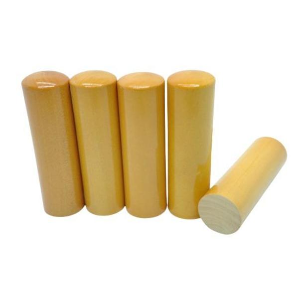 約サイズ：直径18ｍｍ　高6ｃｍ数量：1個   状態：新品（同等品の発送） 印鑑用素材の柘植材になります、つげは成長が大変遅く年輪が密で硬度もあり古くから印鑑に最適とされてきました。篆刻、印鑑、絵文字、などご利用いただけます。※こちらの印材...