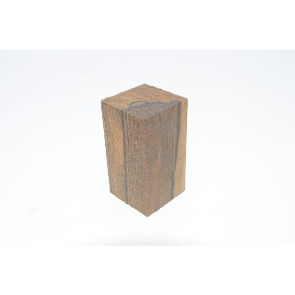 ジリコテ（シャム柿）約サイズ：3ｃｍ×3ｃｍ×厚5.6ｃｍ数量：1個状態：新品発送：画像の現品をお届けいたします。製造：日本製　素材：ジリコテ（シャム柿）比重：0.88（※1以上で水に沈みます。）材質の特徴柿とありますが、いわゆる黒柿とは別...