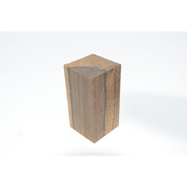 ジリコテ（シャム柿）約サイズ：3ｃｍ×3ｃｍ×厚6ｃｍ数量：1個状態：新品発送：画像の現品をお届けいたします。製造：日本製　素材：ジリコテ（シャム柿）比重：0.88（※1以上で水に沈みます。）材質の特徴柿とありますが、いわゆる黒柿とは別種に...